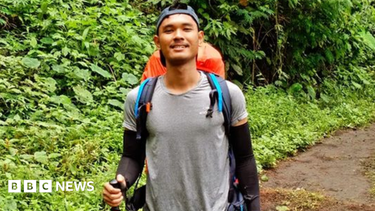 Marapi eruption: Hikers recount escape from 'Mountain of Fire' - BBC News