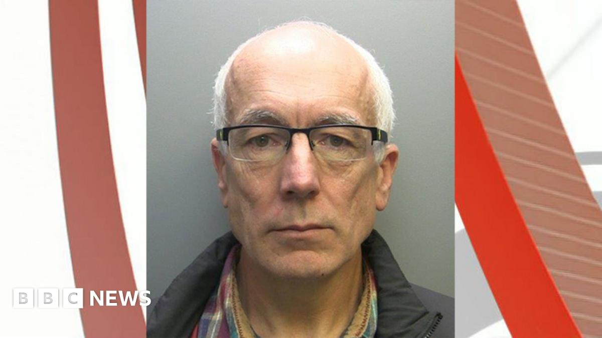 Former teacher Gary Baum jailed over relationship with girl - BBC News