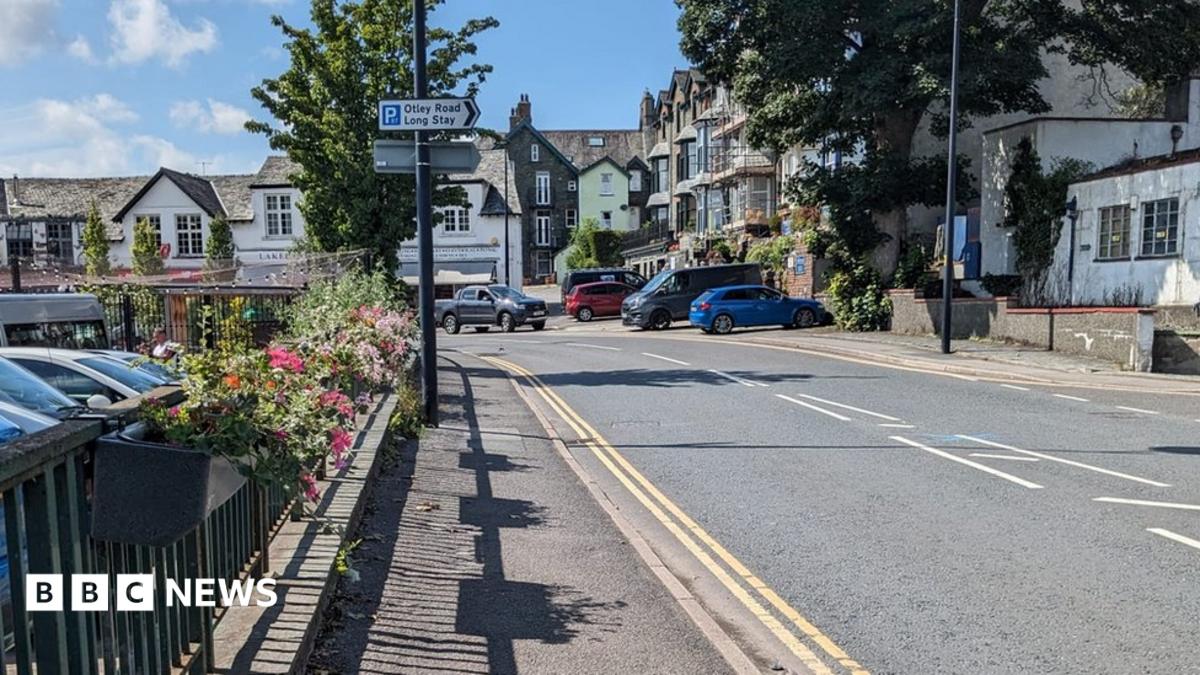 Keswick to get new car park signs to help lost tourists - BBC News