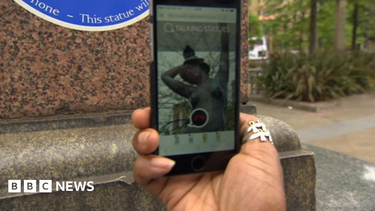 Leeds talking statues voiced by Gemma Whelan and Vic Reeves - BBC News