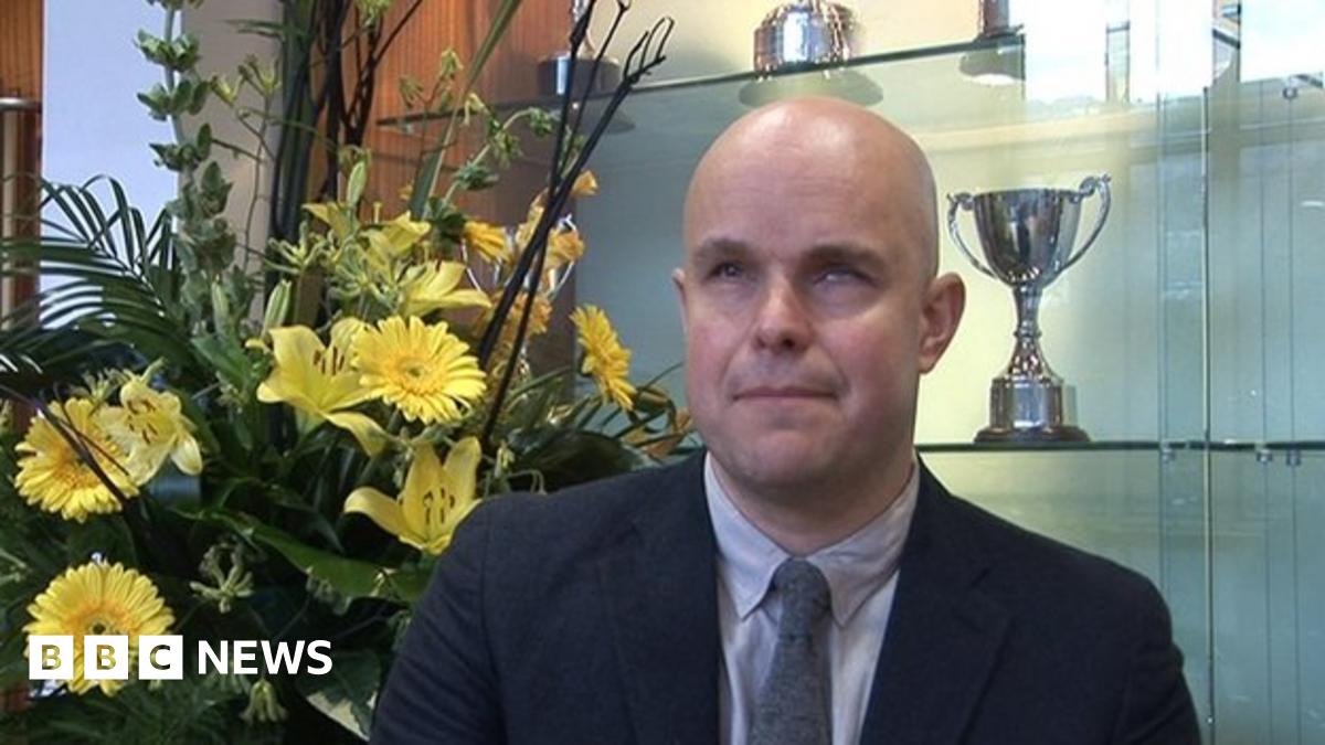 Blind adventurer Mark Pollock wins claim over paralysing window fall ...