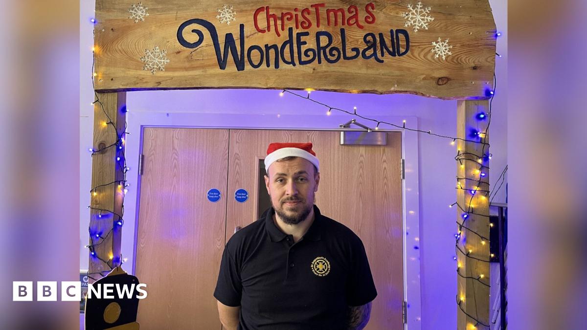 Caretaker turns Dunstable school into a winter wonderland - BBC News