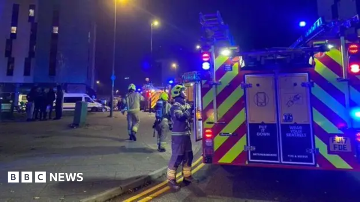 Nottingham students warned after Bonfire Night fireworks 'war' - BBC News