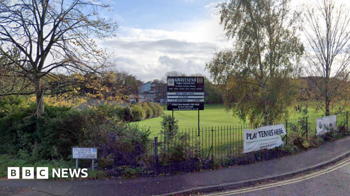 Gravesend Rugby Club uses grant to help save water - BBC News