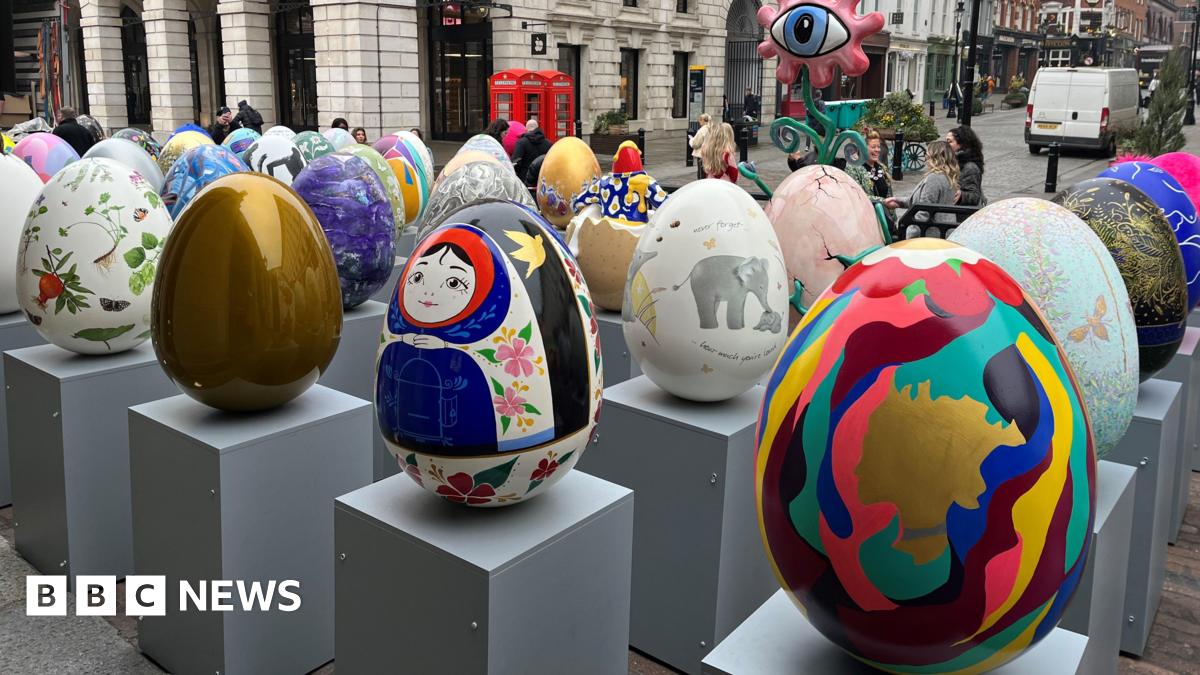 Giant eggs to be hidden round London for capital-wide art hunt - BBC News