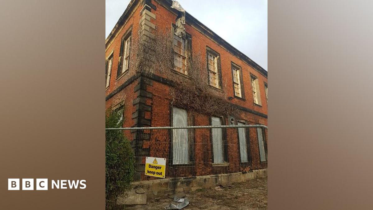 Lupset Hall: Wakefield manor house development plans withdrawn - BBC News