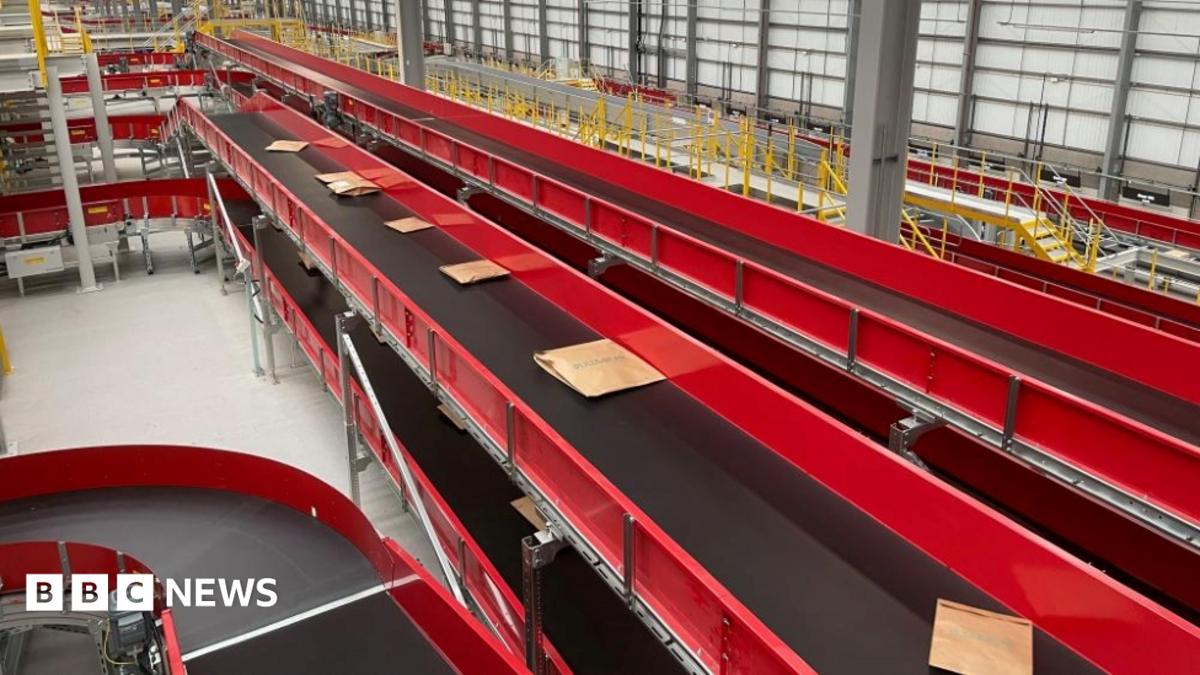 Royal Mail's Daventry 'super hub' aims to speed up deliveries - BBC News