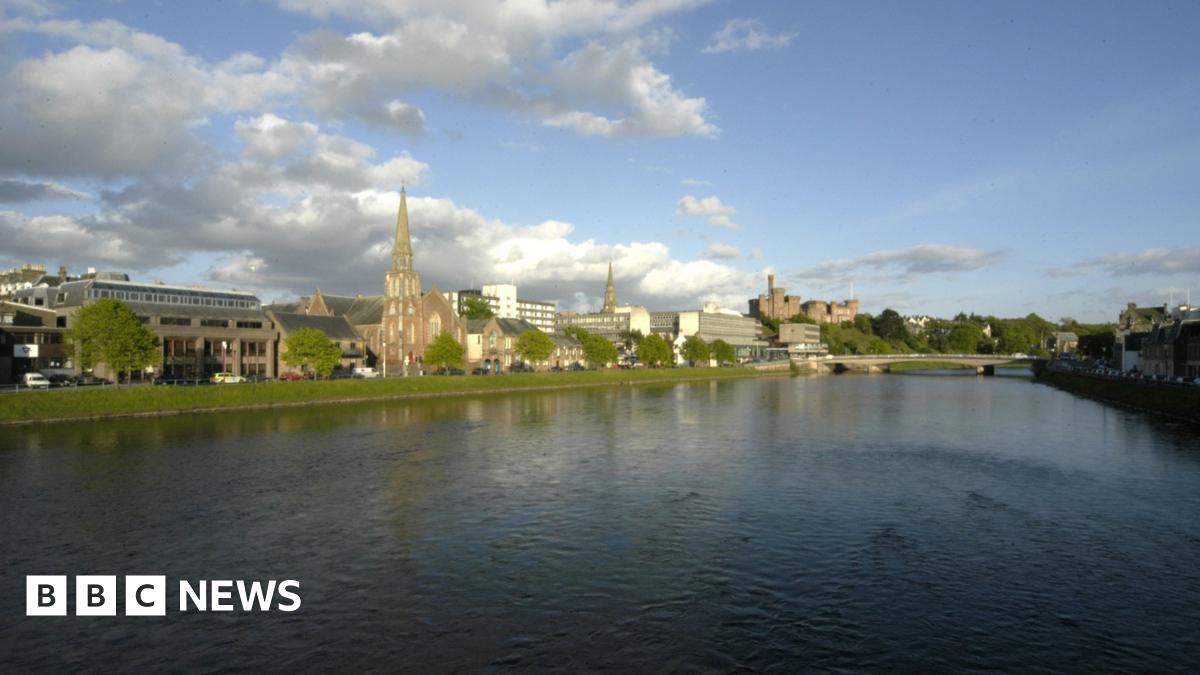 Free parking trial agreed for Inverness city centre - BBC News