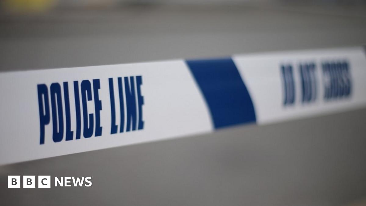 Slough murder: Five arrested in investigation - BBC News