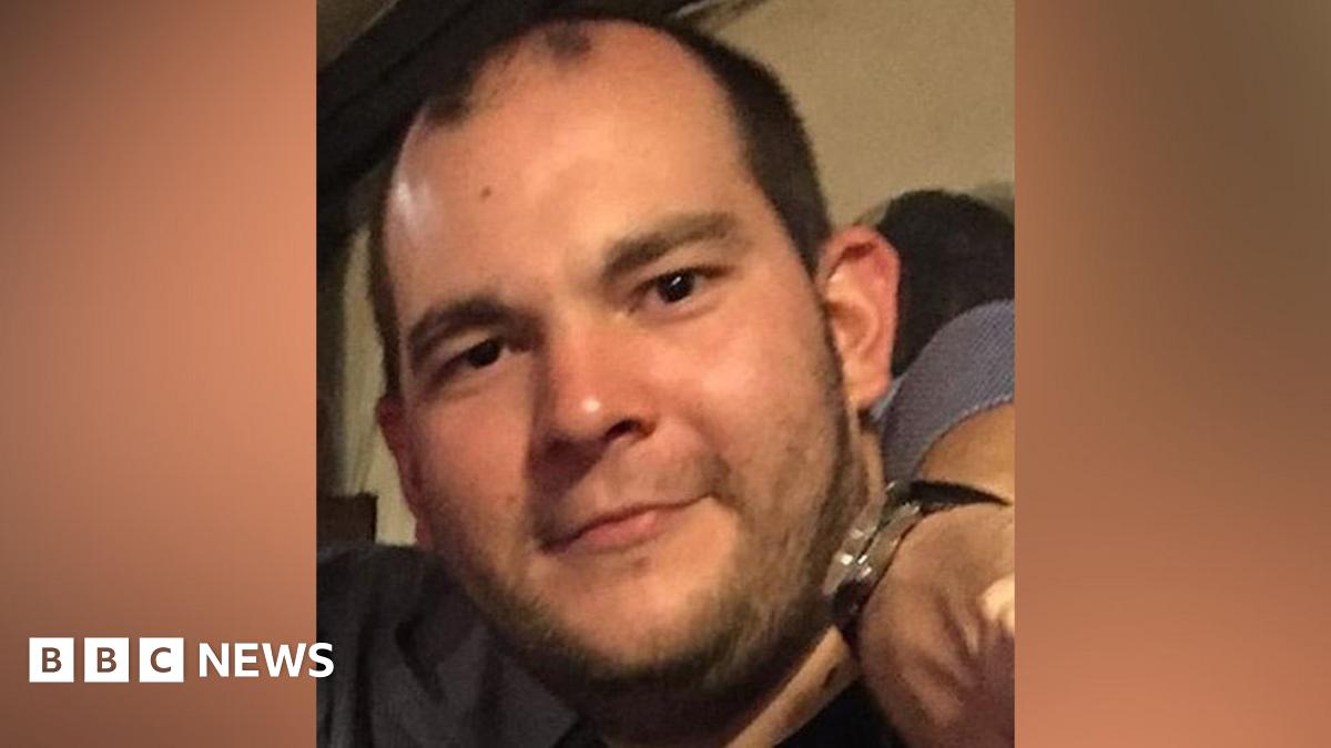 Three men jailed for unprovoked Wigan stab murder - BBC News