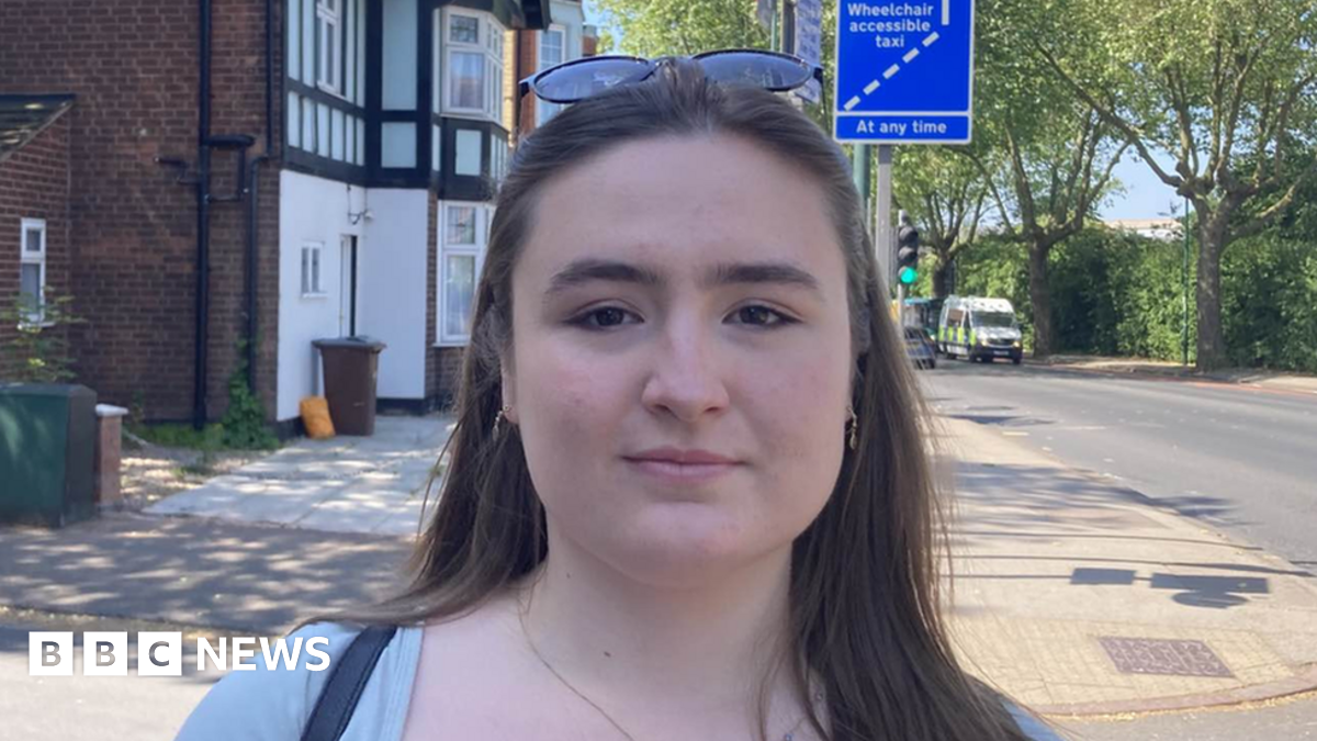 Nottingham: Students speak of grief after pair killed in city - BBC News