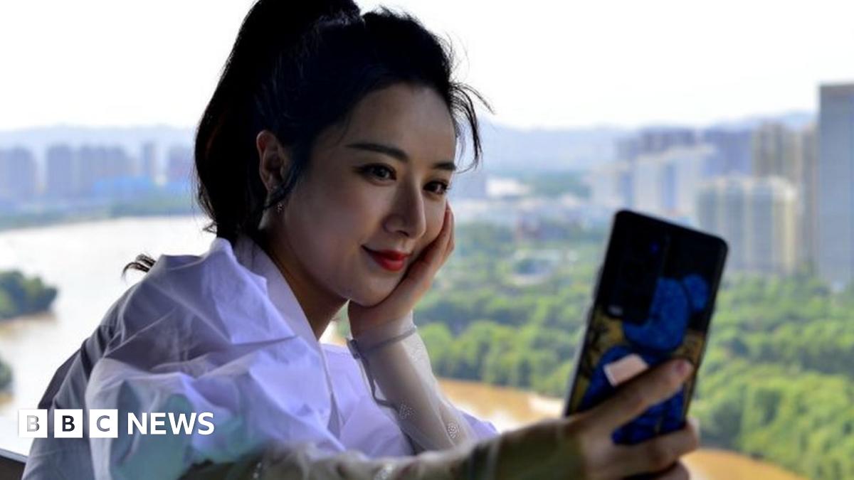 Viya: Top Chinese live-streamer fined $210m for tax evasion - BBC News