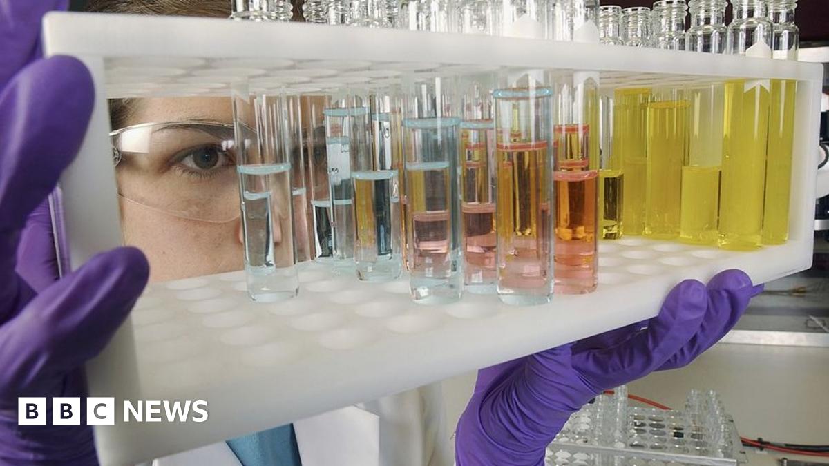 Black women scientists missing from textbooks, study finds - BBC News