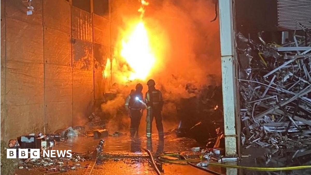 Canning Town fire: Blaze breaks out at recycling plant - BBC News