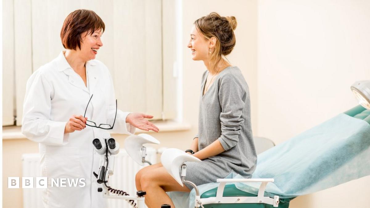 Smear tests: Drop in uptake among younger NI women - BBC News