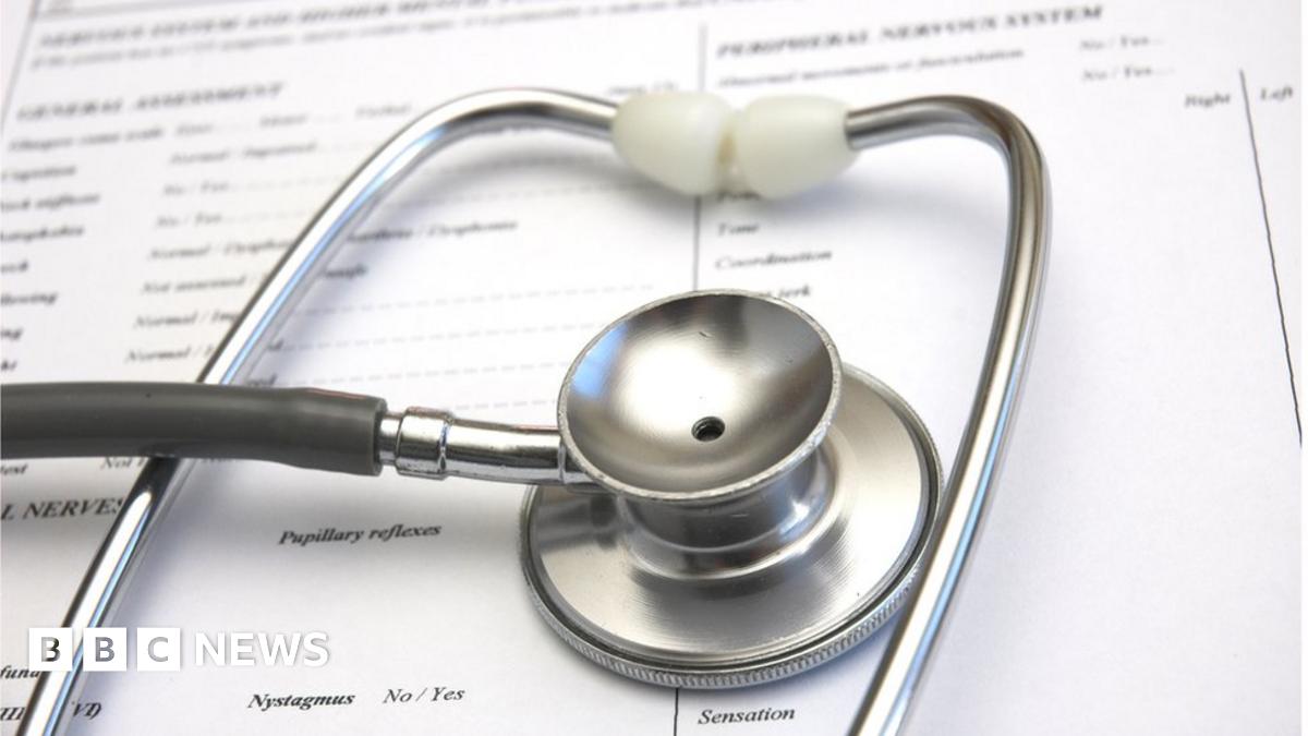 Doctors urge 'courageous decisions' in NHS Scotland reform - BBC News