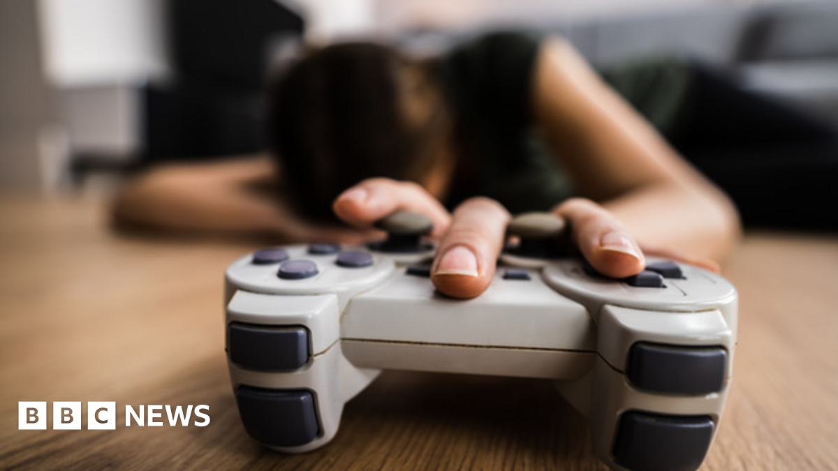 Gaming disorder: Inside the clinic helping addicted teens - BBC News