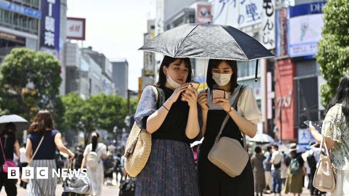 Living through Japan's hottest summer on record - BBC News