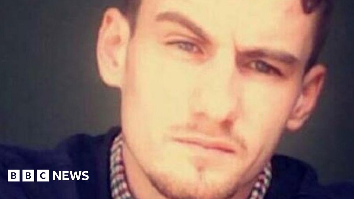 Jordan Hill stabbing: Two charged with Sheffield murder - BBC News
