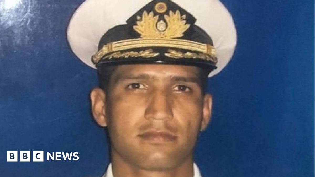 Venezuela crisis: Outrage over navy captain's death in custody - BBC News