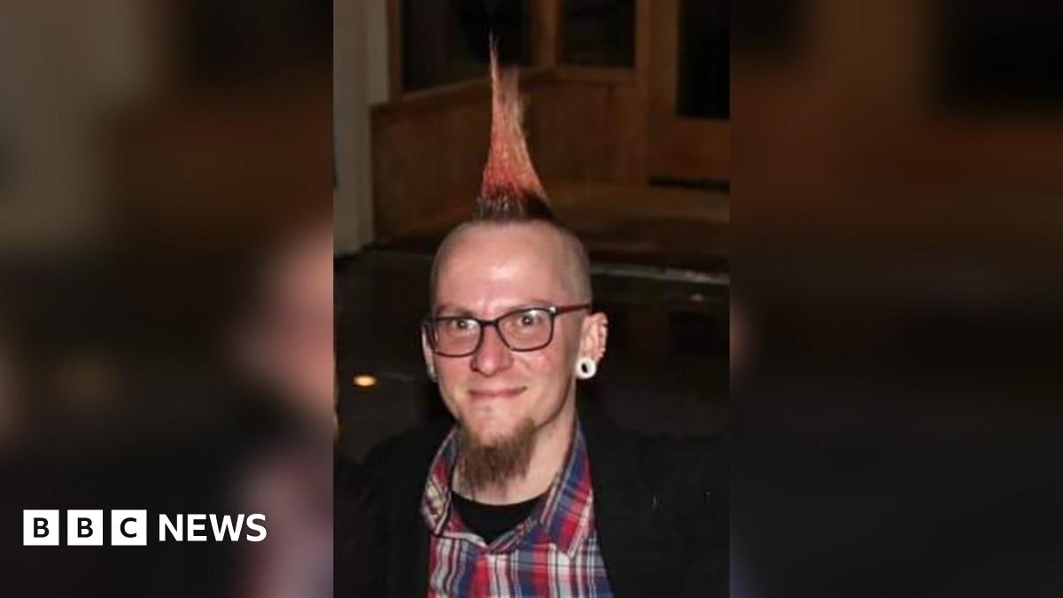 Boston: Murder inquiry as man dies after street assault - BBC News