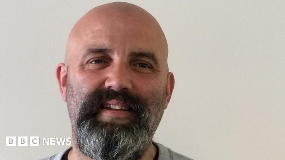 Exeter eagle owl swoops on shiny bald 'egghead' - BBC News