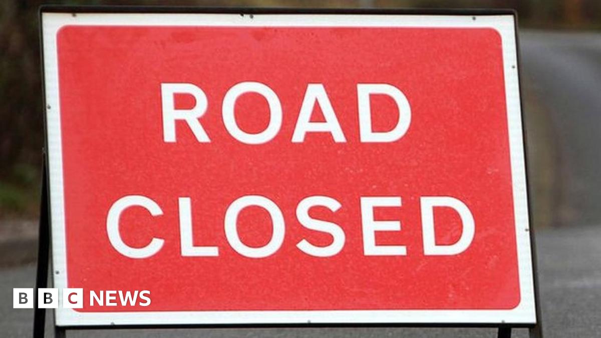A12 northbound in Essex reopened after frozen drainage water - BBC News