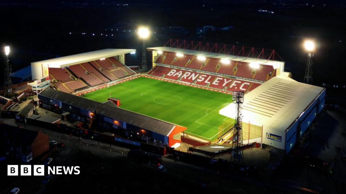 Barnsley FC sign 30-year lease to stay at Oakwell - BBC News