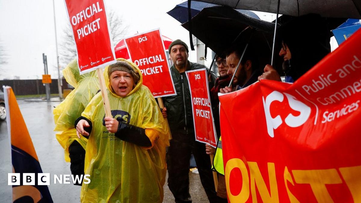 Airport and postal strikes: Warnings of disruption in Christmas run-up ...