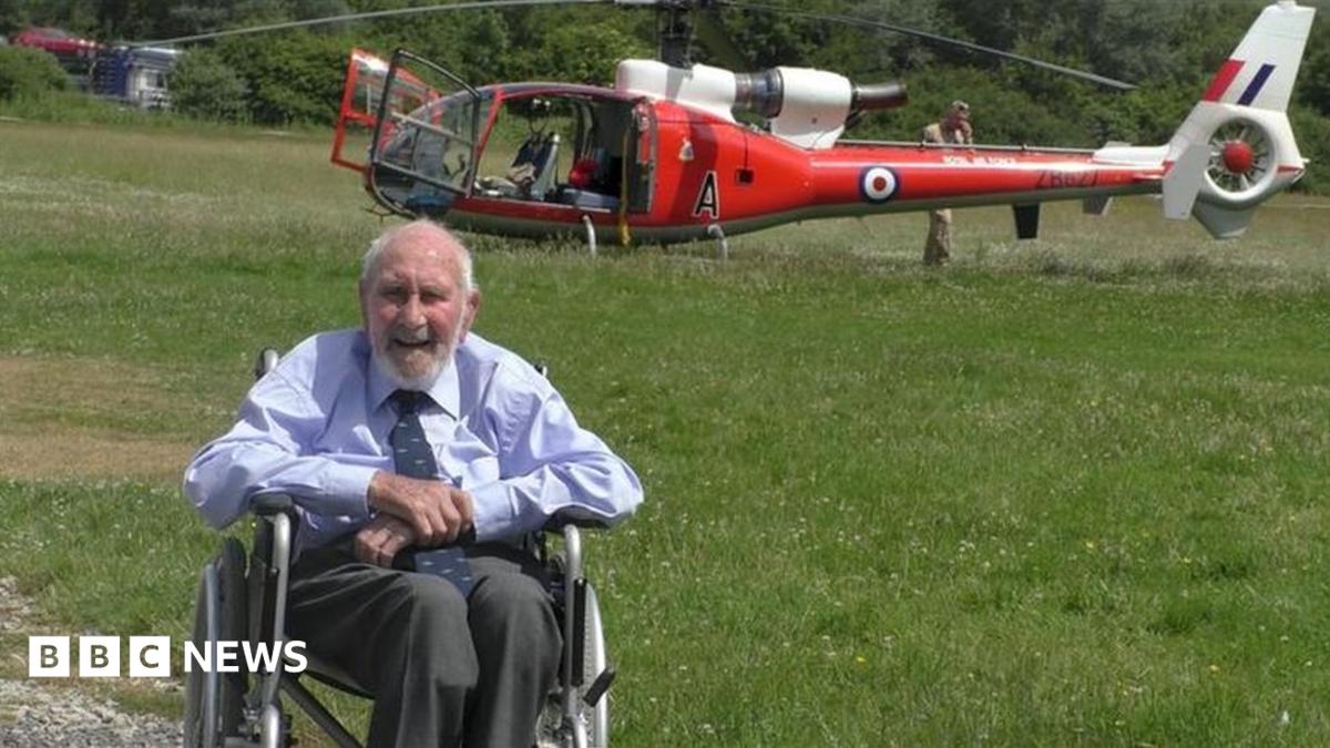 WW2 pilot flies 560-mile round trip to comrade's funeral - BBC News