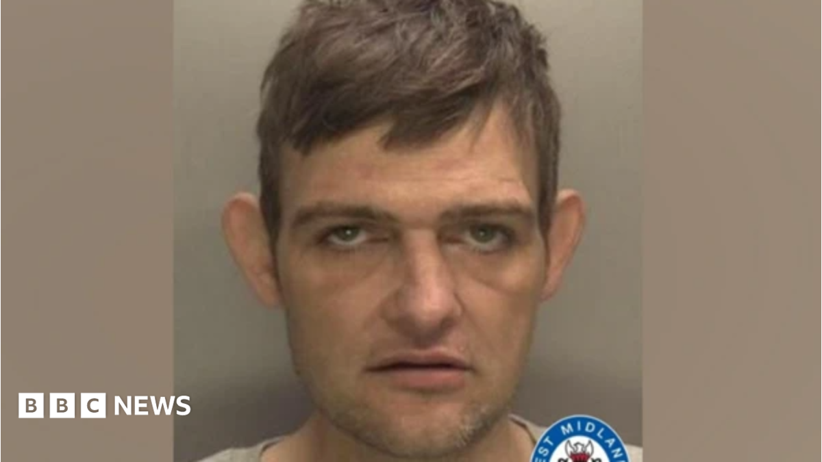 Paul Topham jailed for murdering 94-year-old Wolverhampton man - BBC News