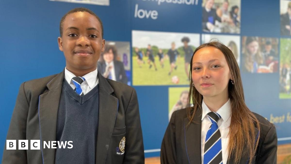 Schools: Caution urged on fines for children's absences - BBC News