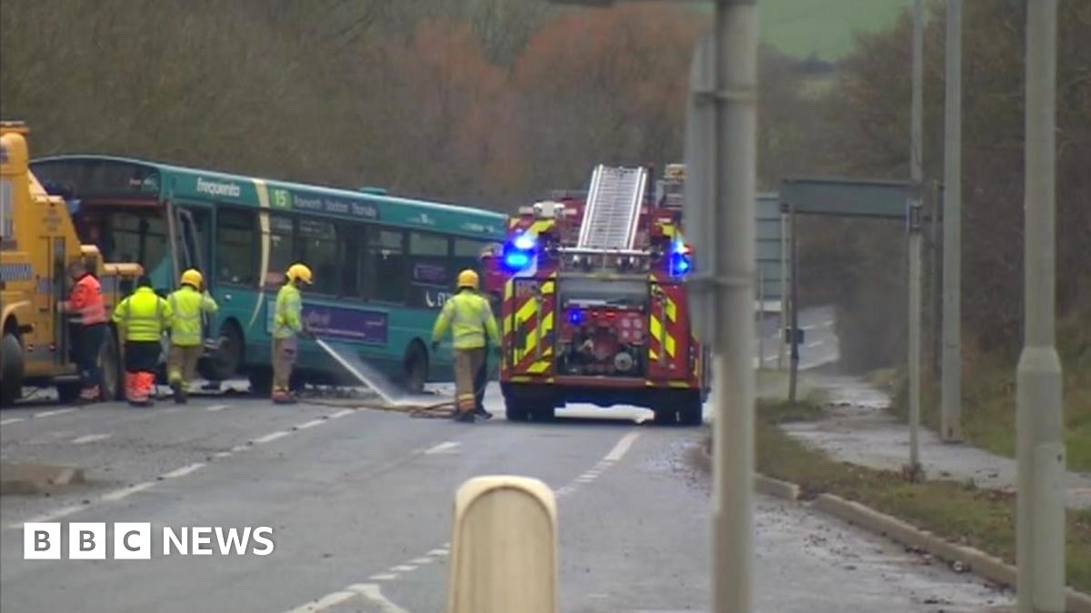 A177 bus crash: Seven injured between Sedgefield and Coxhoe - BBC News