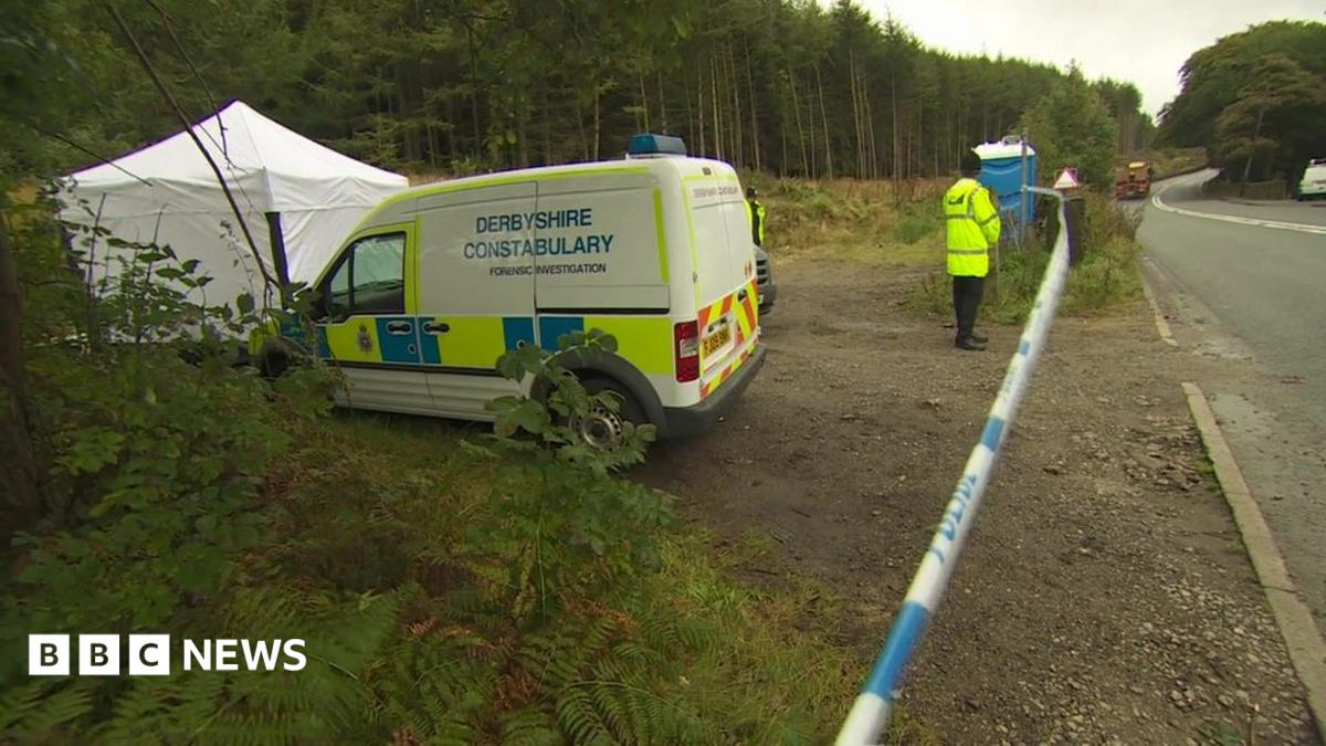 Badly burned body found in Tintwistle lay-by - BBC News