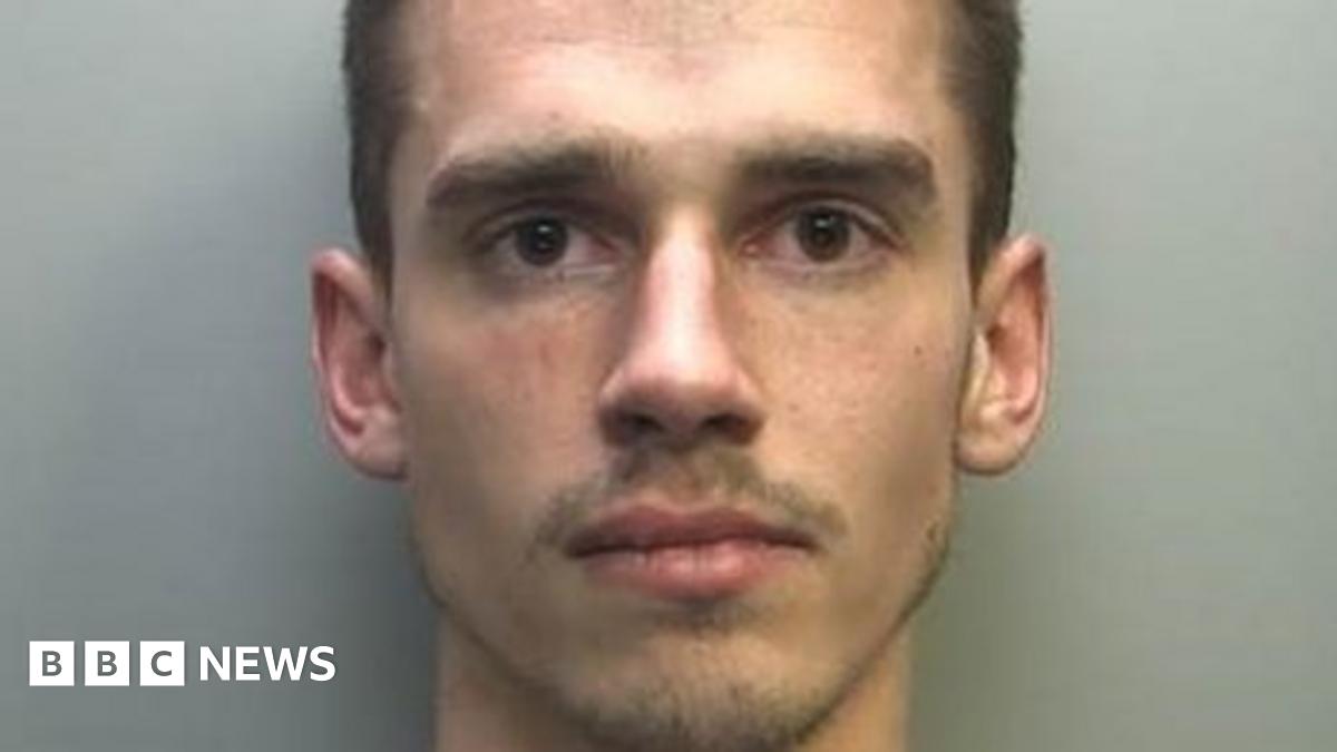 Carlisle arsonist Thomas Galloway jailed for risking children - BBC News