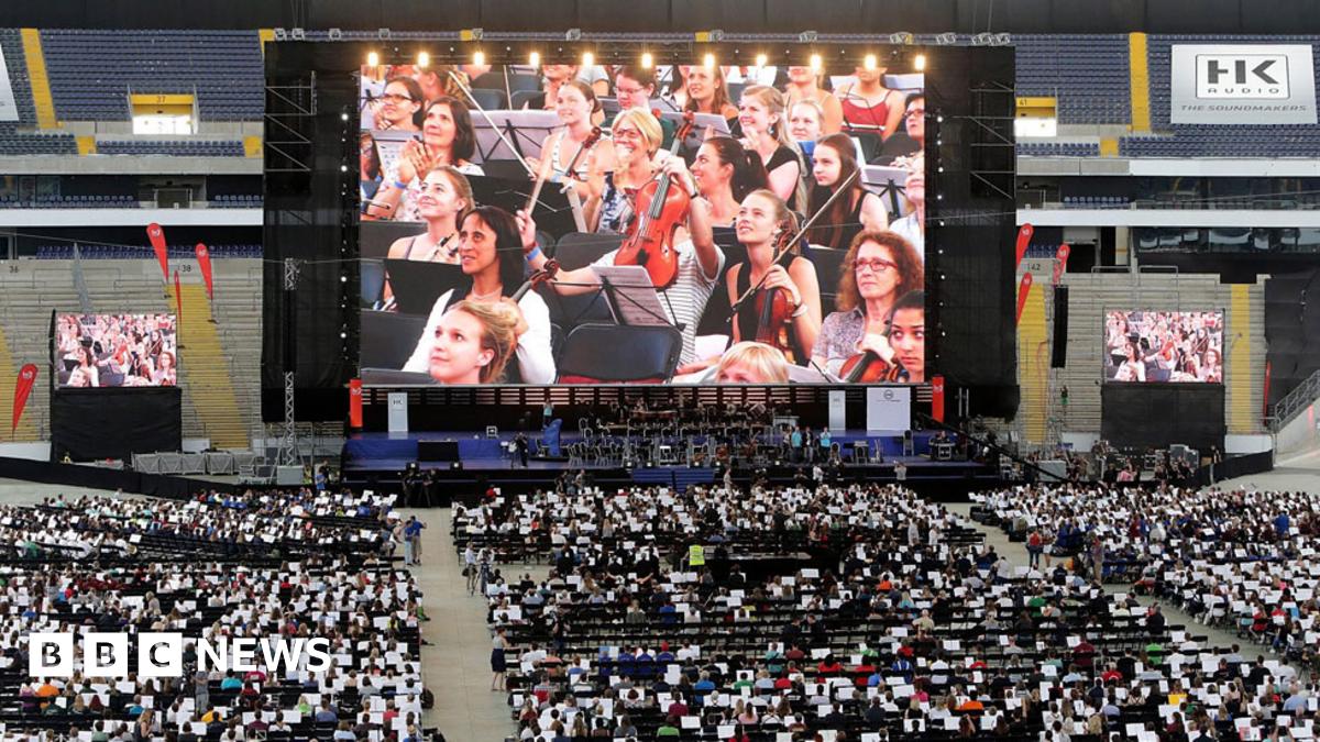 Music News LIVE: Record set for biggest orchestra - BBC News