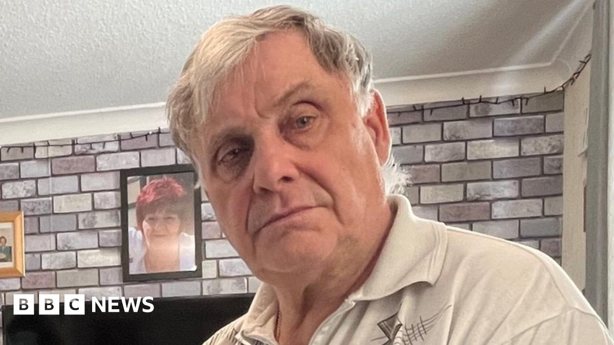 Former Hull trawlerman given 'wife's ashes' before her cremation - BBC News