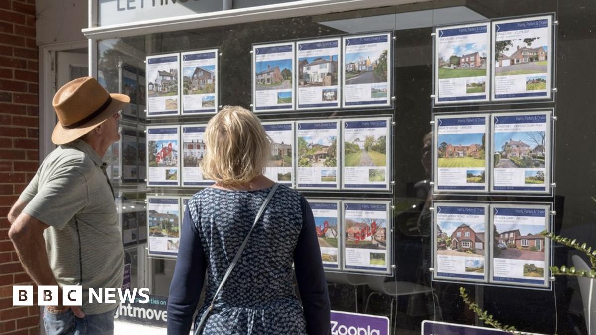 House prices see biggest yearly decline since 2009 - BBC News