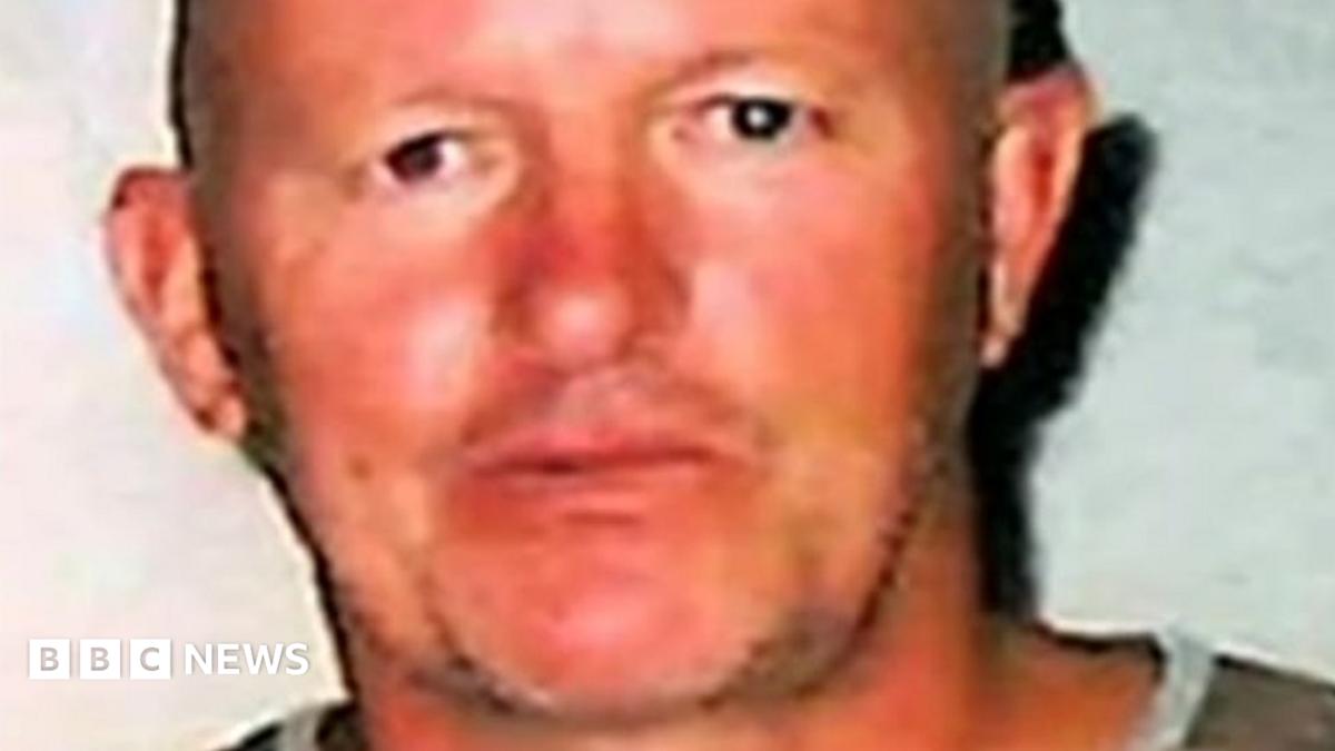 Bomb expert Mark Manning 'murdered over debt' - BBC News