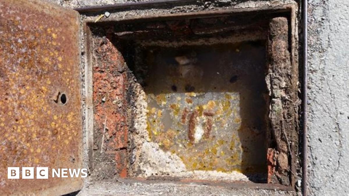 Fat blockage 120m long discovered in Welshpool sewer - BBC News