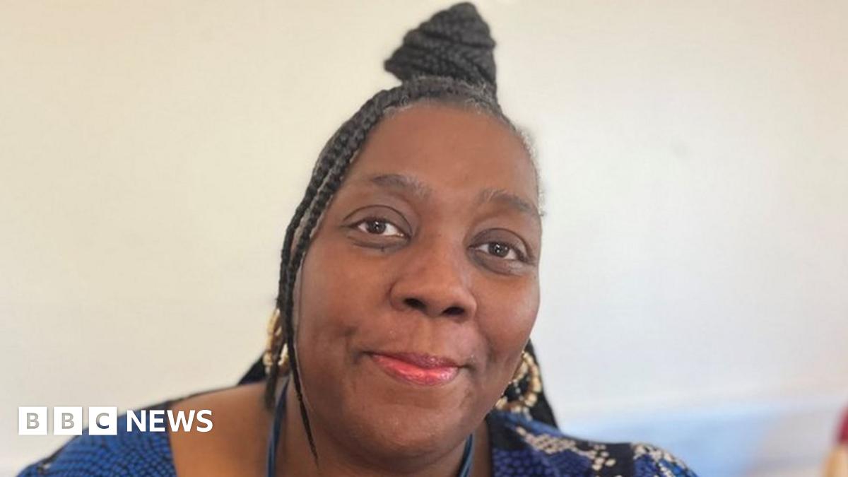 Nottingham project helps BAME women find 'flawless' wigs - BBC News