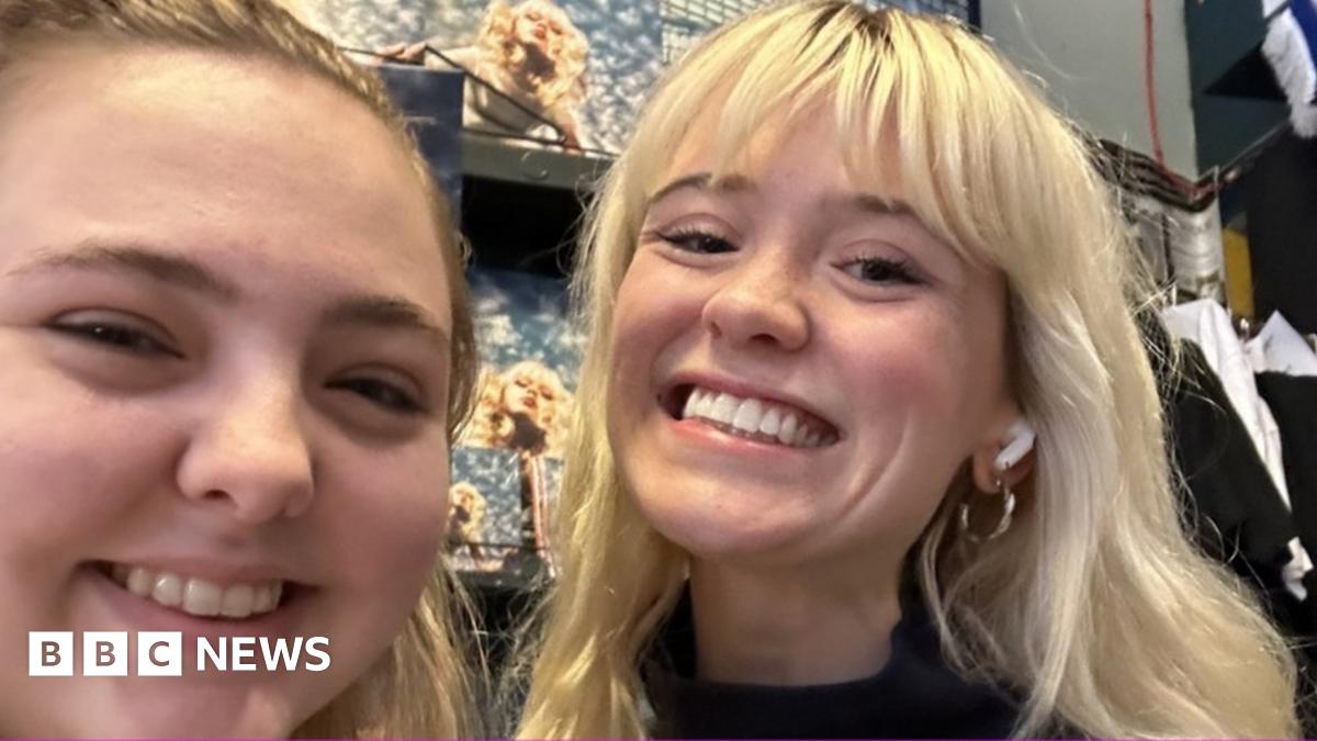 Maisie Peters: Fan bumps into singer and chats to Ed Sheeran - BBC News