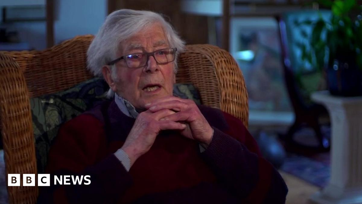 Bloody Sunday commander Derek Wilford stands by soldiers - BBC News