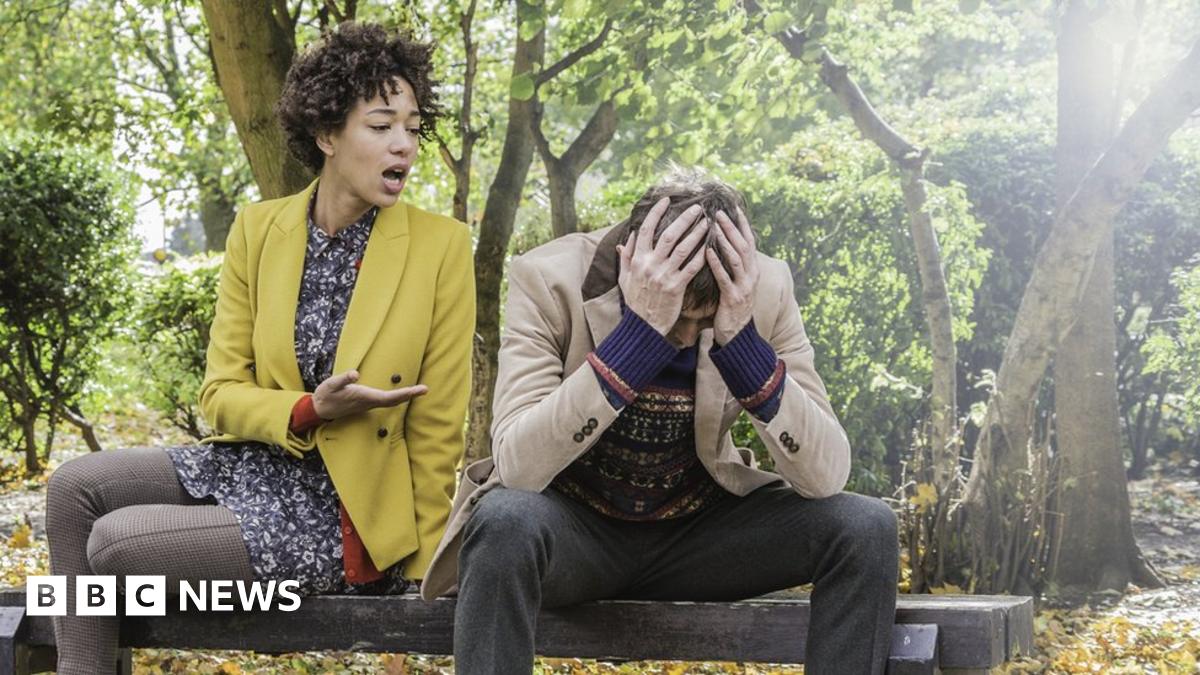 Fifth of UK couples close to break-up - Relate study - BBC News
