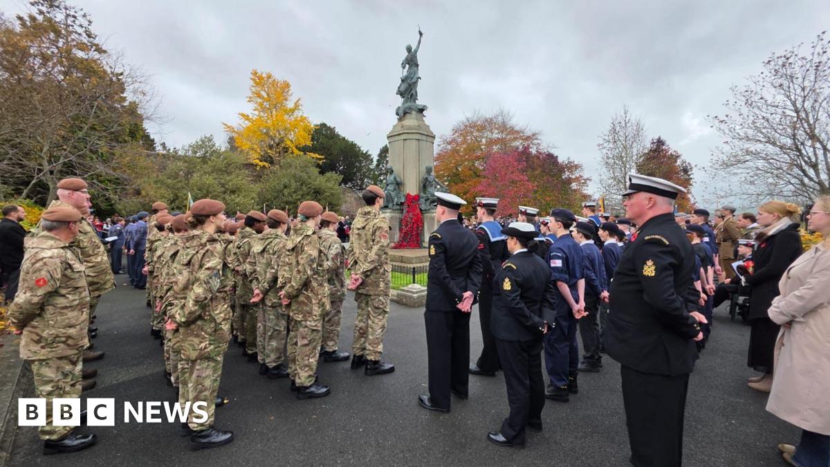 Devon Remembrance Sunday services honour armed forces - BBC News