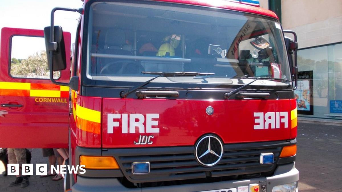 Joint firefighter and social care job proposed in Cornwall - BBC News
