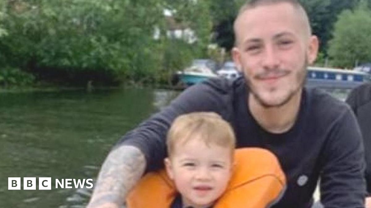 A5 Weedon Bec crash victim, 24, was 'proud father' - BBC News