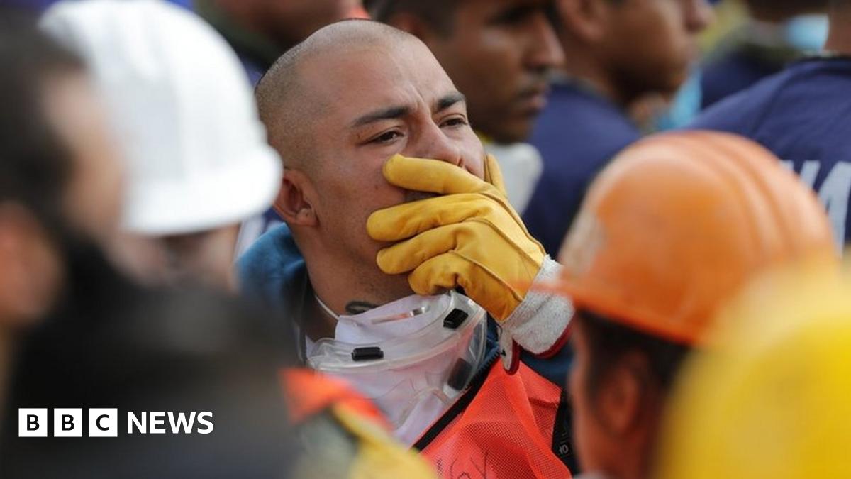 Mexico earthquake: New tremor halts rescue operations - BBC News
