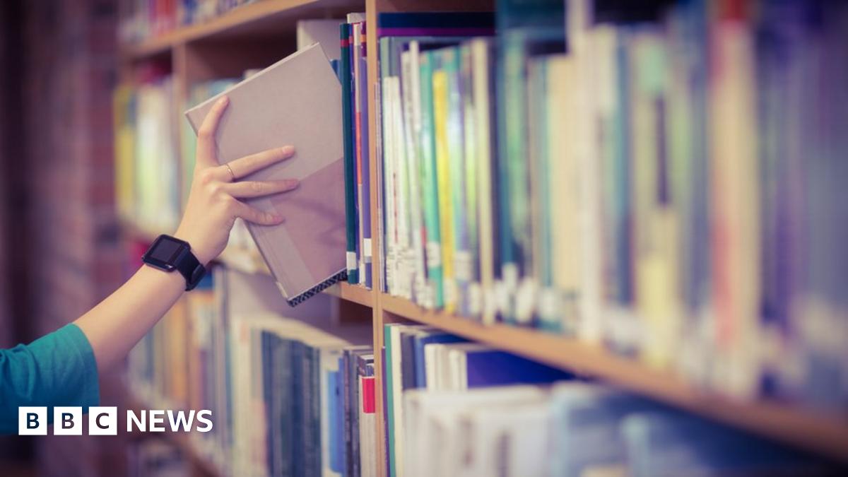 Music and virtual games hub 'to broaden' Ammanford Library - BBC News