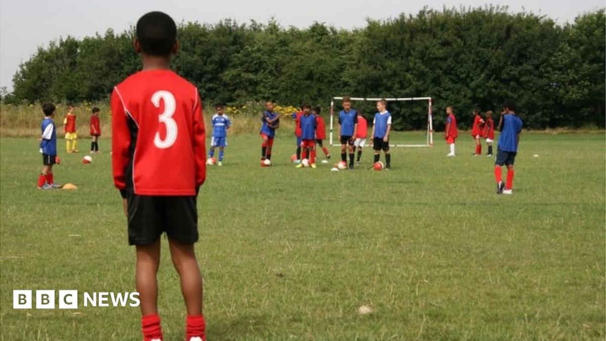 Child footballers 'frequently racially abused', report states - BBC News
